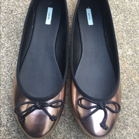 Kimchi Blue | Shoes | Womens Kimchi Blue Rose Gold Flats Size M | Poshmark